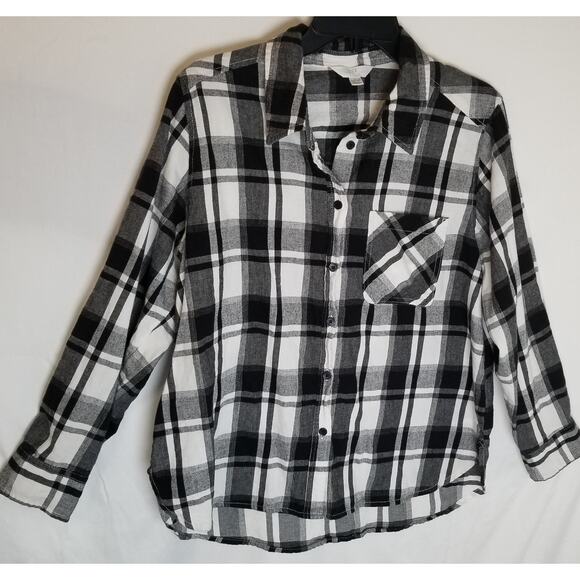 Time and Tru | Tops | Time True Black Gray White Flannel Plaid Button ...